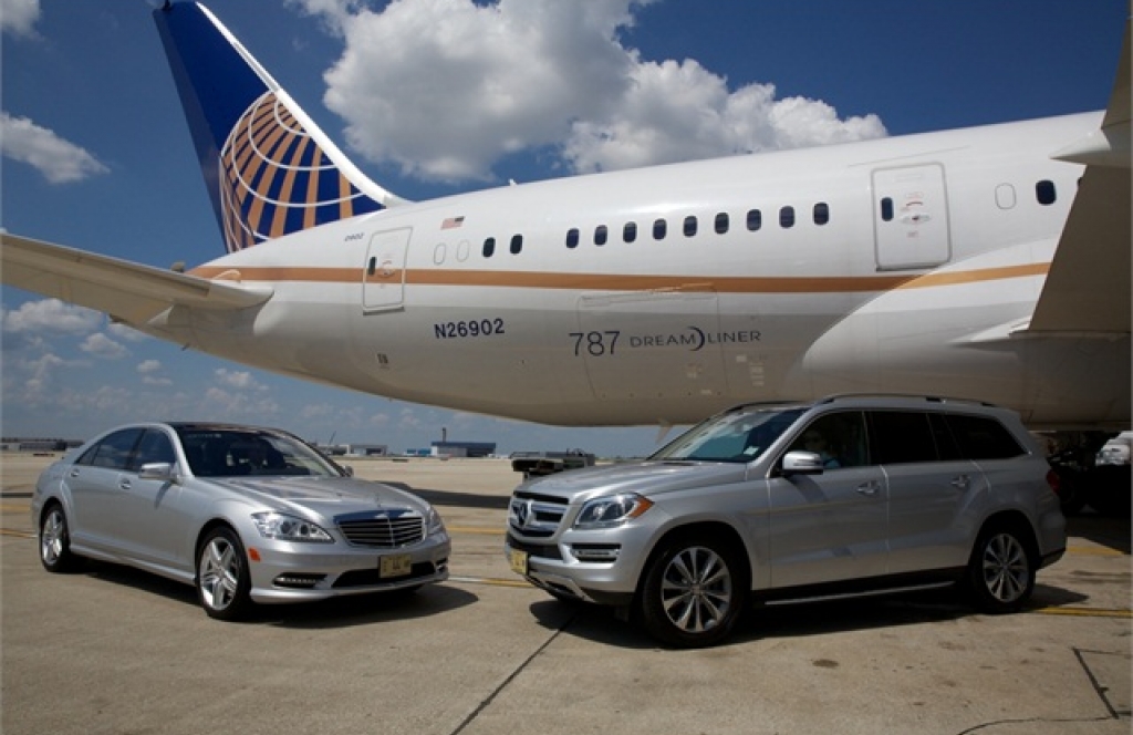 United Frequent Flyers Ride in Style to their Gate | American Coach ...